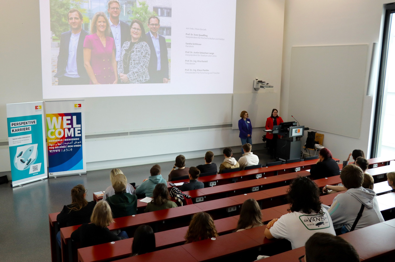 77 Studierende beginnen zum Sommersemester 2025 ihr Master-Studium an ...